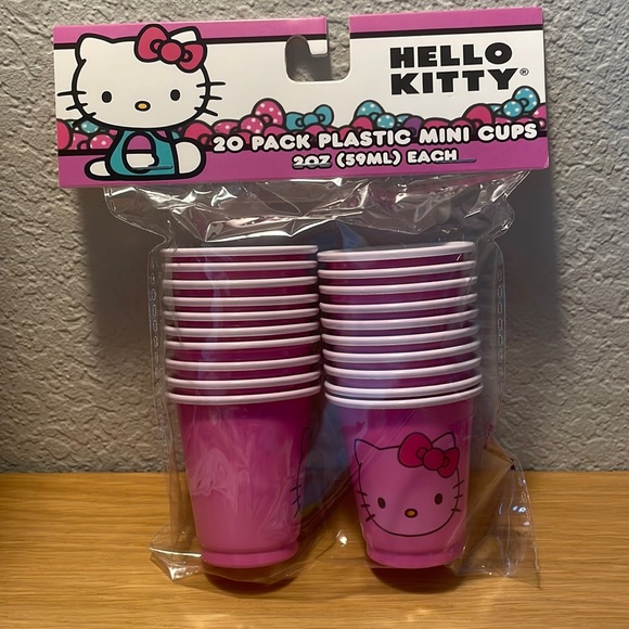 Hello Kitty | Accessories | Hello Kittysanrio 2oz Plastic Mini Cups ...